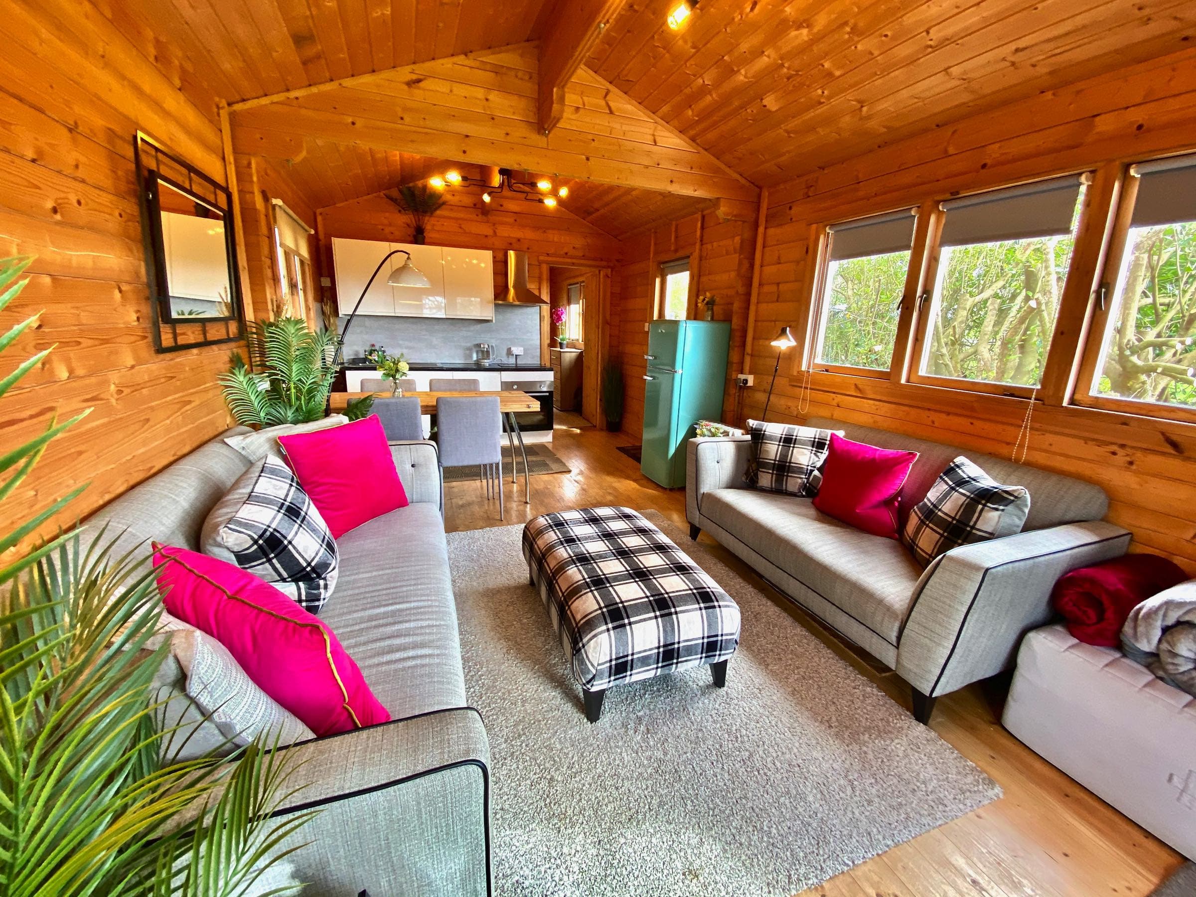 Self Catering Log Cabin with Hot Tub Devon, Log Cabin with Hot Tub ...